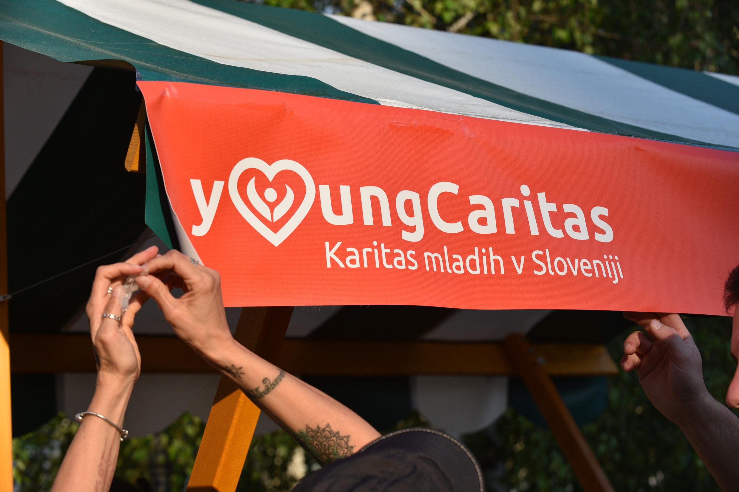 O nas - youngcaritas.si